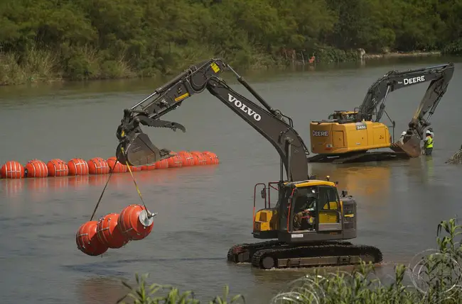 Texas Gov. Greg Abbott's installs floating buoy barrier along the Rio ...