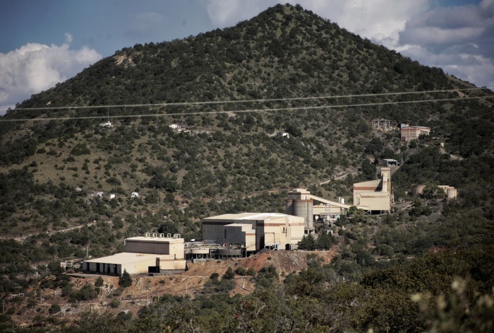 American authorities seek to resolve labor conflict at San Martin mine ...