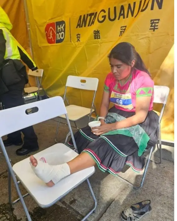 Rarámuri runner Lorena Ramírez triumphs in the Hong Kong Ultramarathon